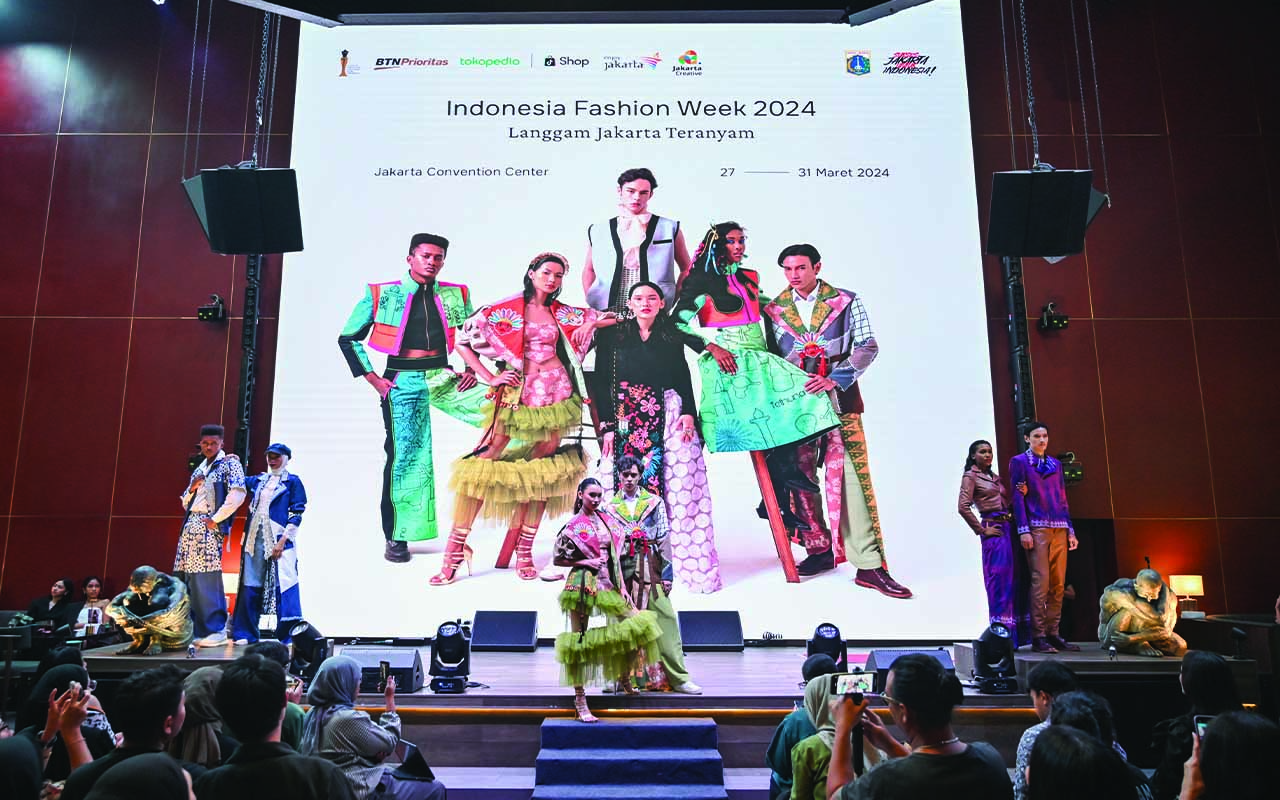 IFW 2024 will be held in grandeur with a campaign titled 'Woven Jakarta Style'.